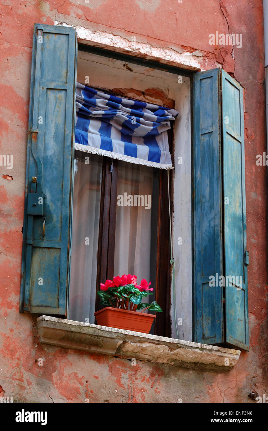 Old beautiful Venice window with geranium flowers Stock Photo - Alamy