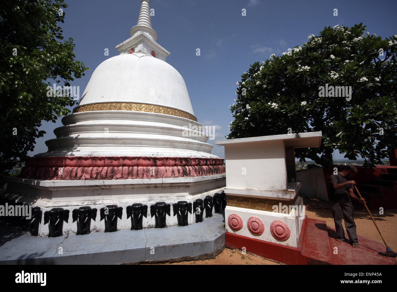 Gokana Temple in Trincomalee, Sri Lanka Stock Photo - Alamy