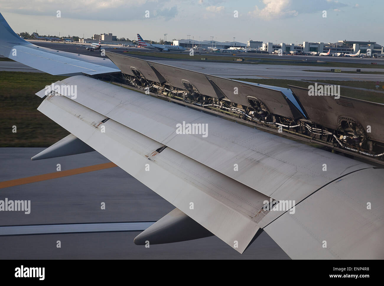 Full flaps hi-res stock photography and images - Alamy