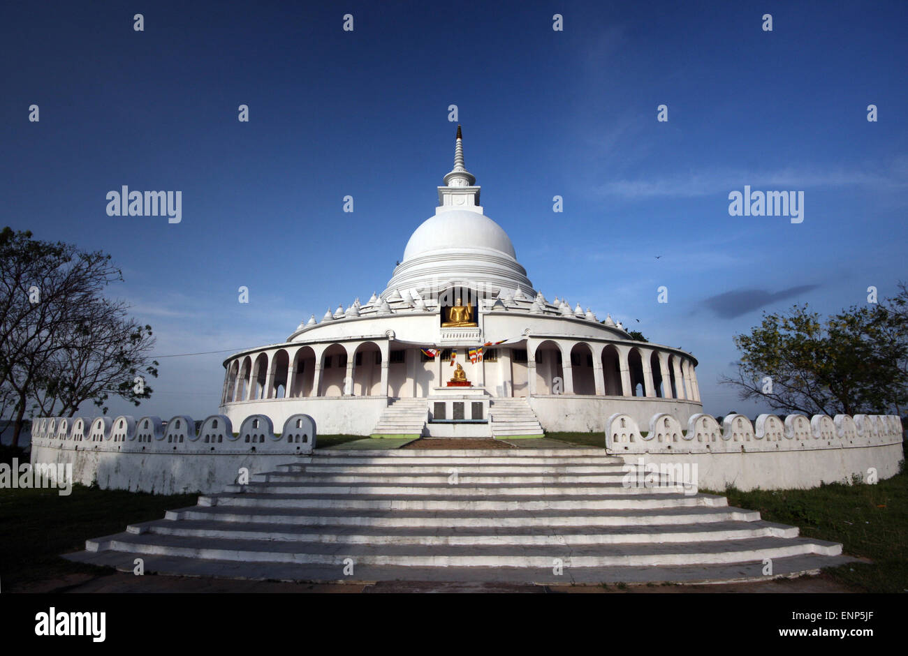 Japanese Peace Pagoda outside Ampara, Sri Lanka Stock Photo - Alamy