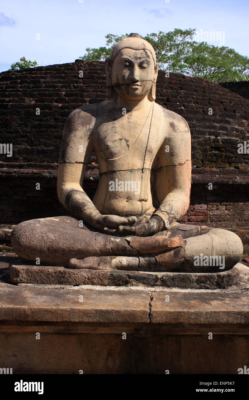 Statue king parakramabahu polonnaruwa sri hi-res stock photography and ...
