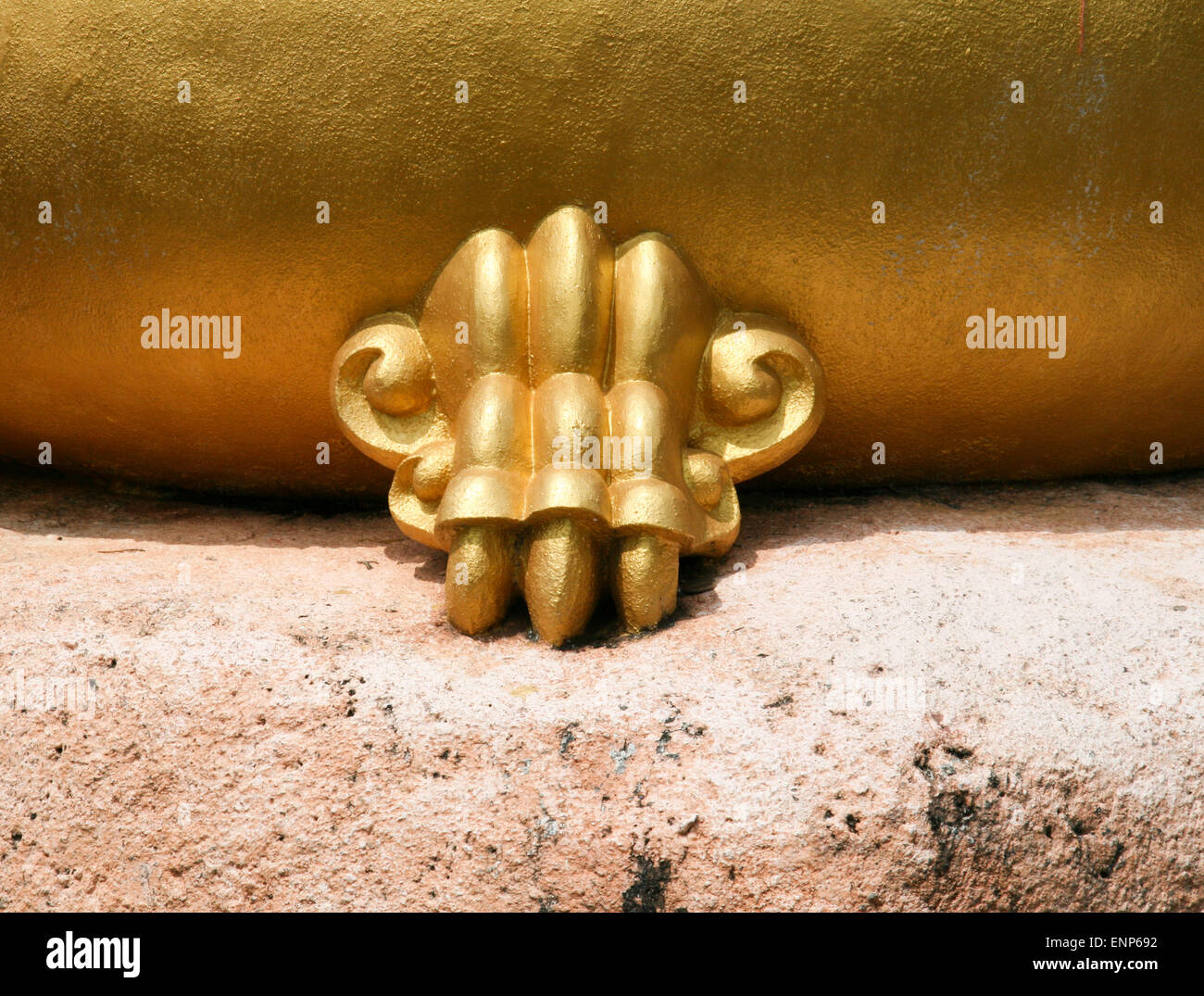 Dragons claw hi-res stock photography and images - Alamy