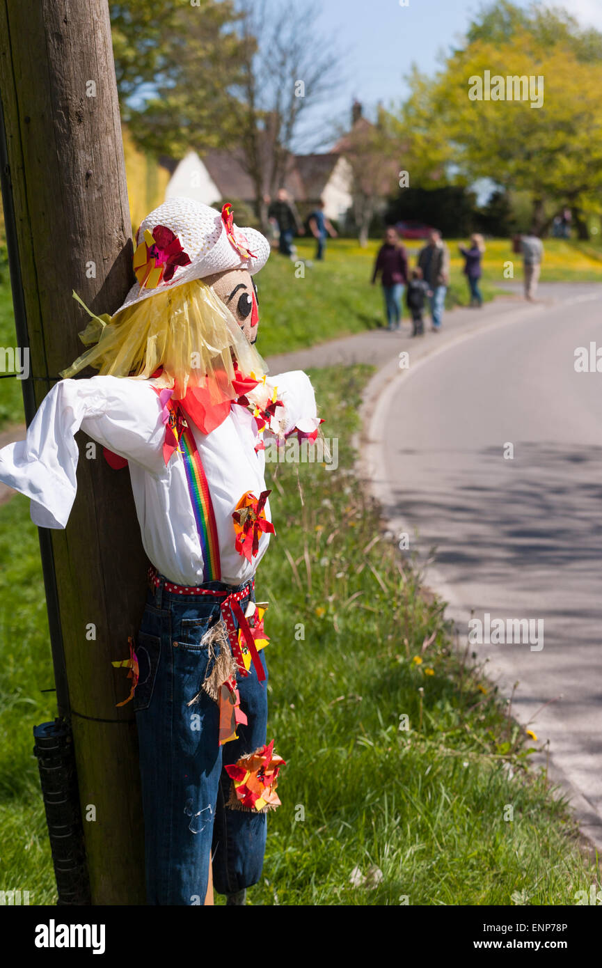 Scarecrow on pole hi-res stock photography and images - Alamy