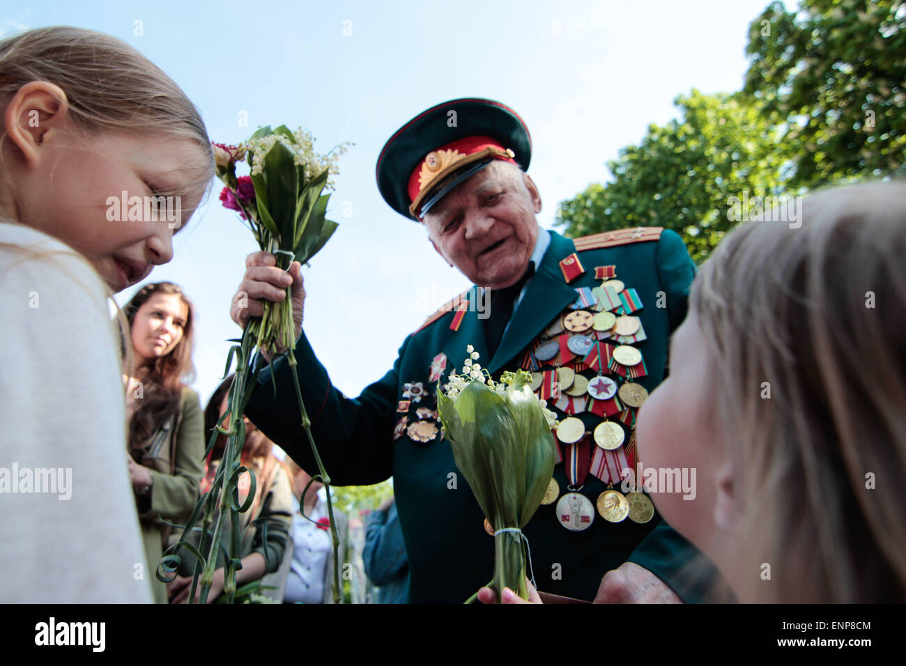 Kiev, Ukraine. 9th May, 2015. Ukrainians WWII veterans attend Victory ...