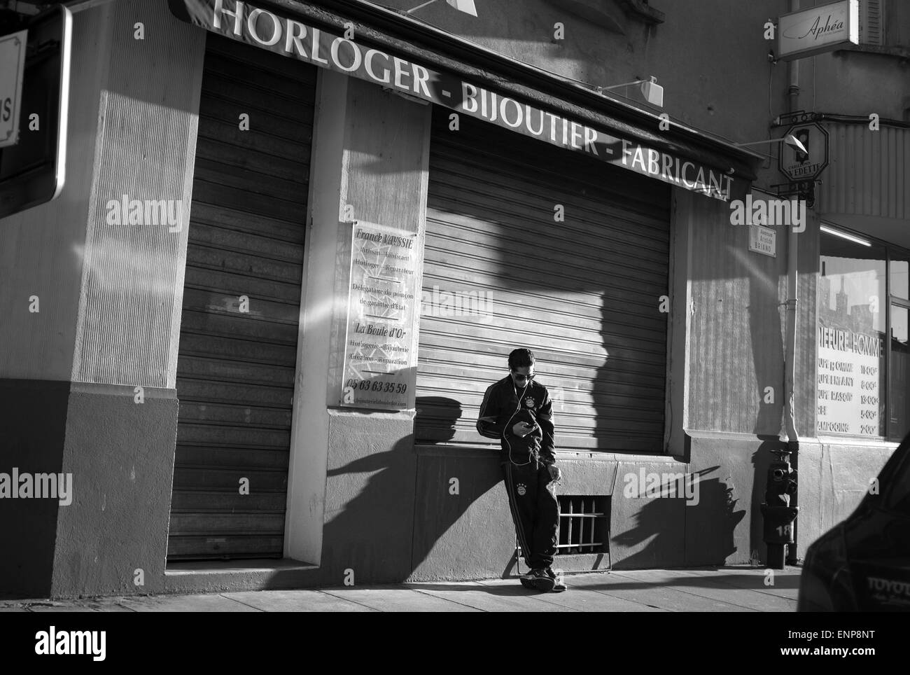 Outside youth hi-res stock photography and images - Alamy