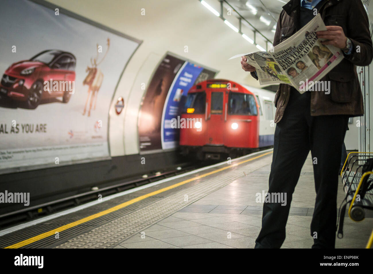 Man Reading Newspaper Waiting For Underground Train Stock Photo - Alamy