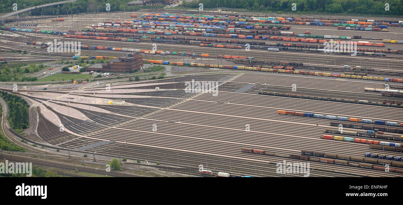 Seevetal, Germany. 9th May, 2015. Goods trains at the Machen shunting ...