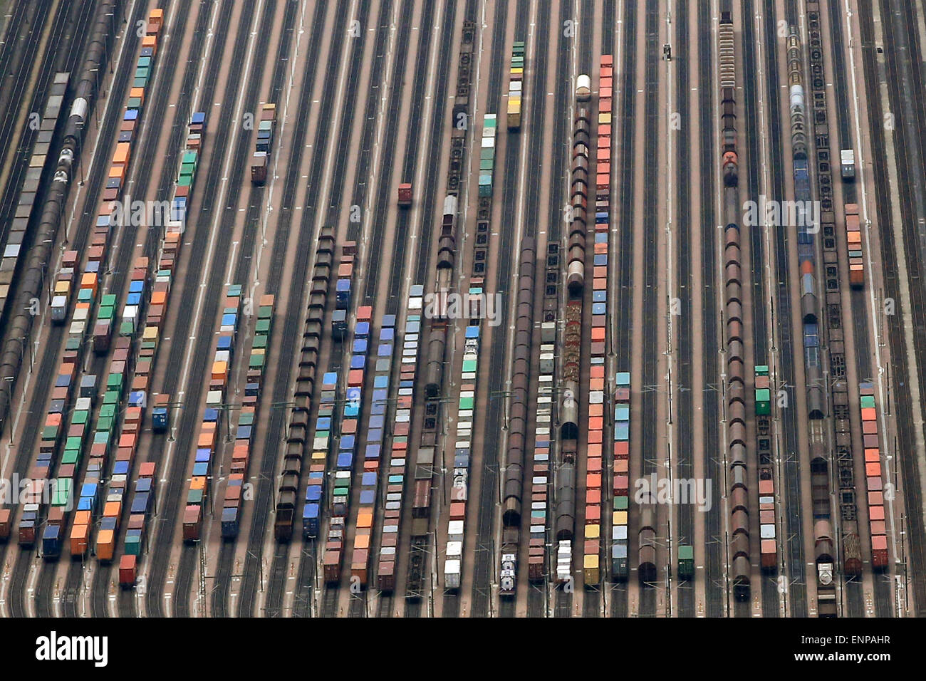 Seevetal, Germany. 9th May, 2015. Goods trains at the Machen shunting ...