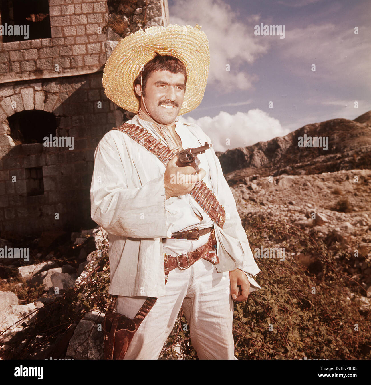 Mario Adorf als El Diabolo in " Fahrt zur Hölle, ihr Halunkenn", 1969 ...