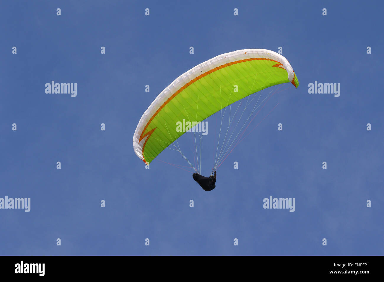 Parachute hi-res stock photography and images - Alamy