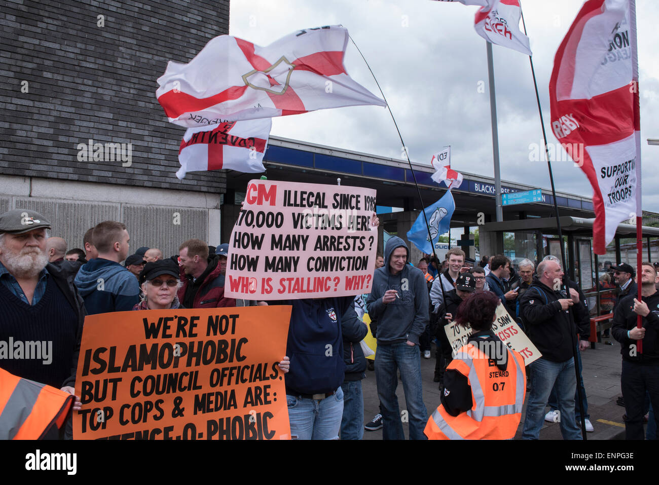 Far right counter protest walthamstow hi-res stock photography and ...