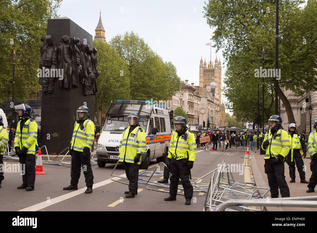 London, 9th May 2015. Riot police are present in large numbers on ...