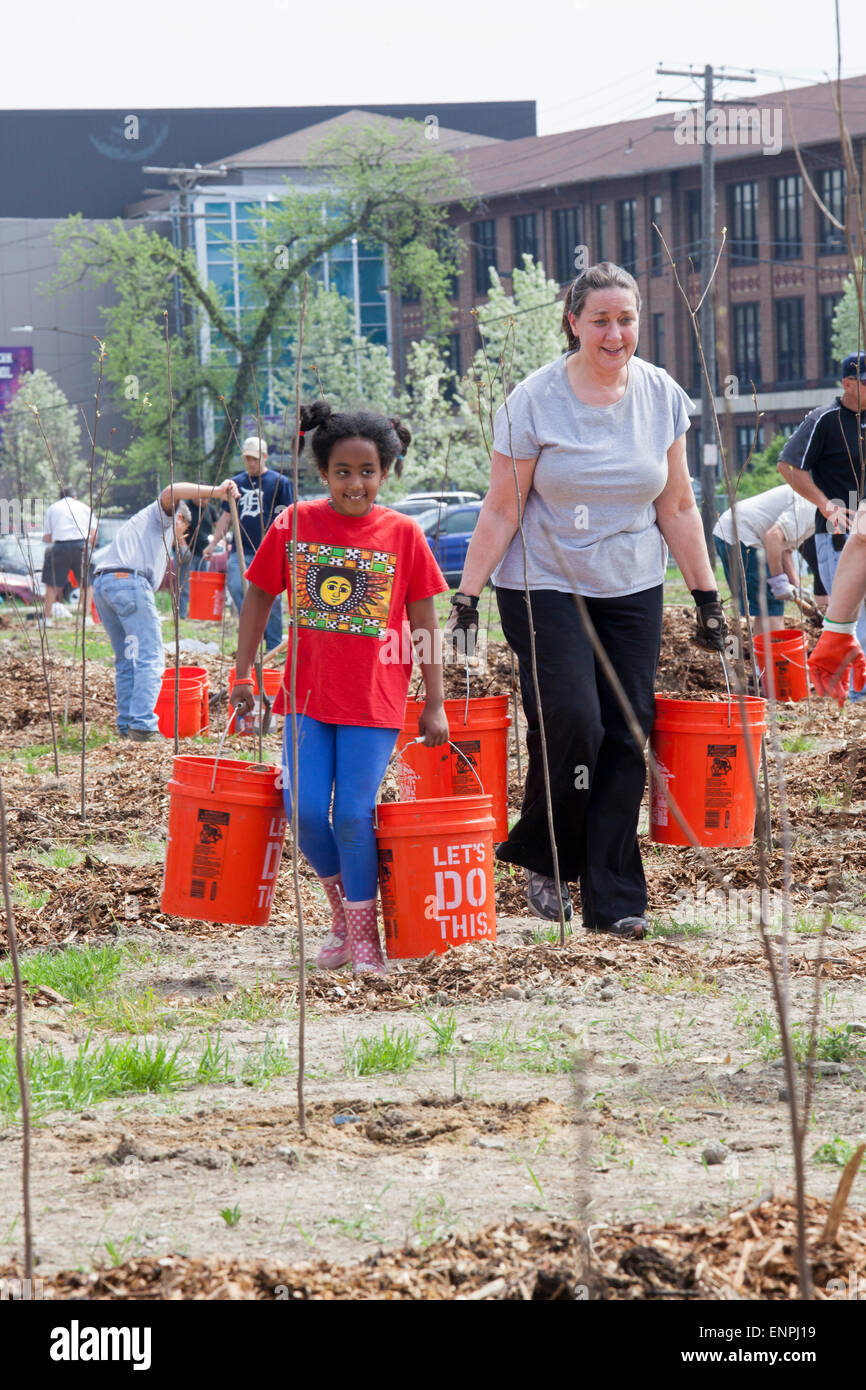 Detroit, Michigan USA - Volunteers plant 5,000 tulip poplar trees, part ...