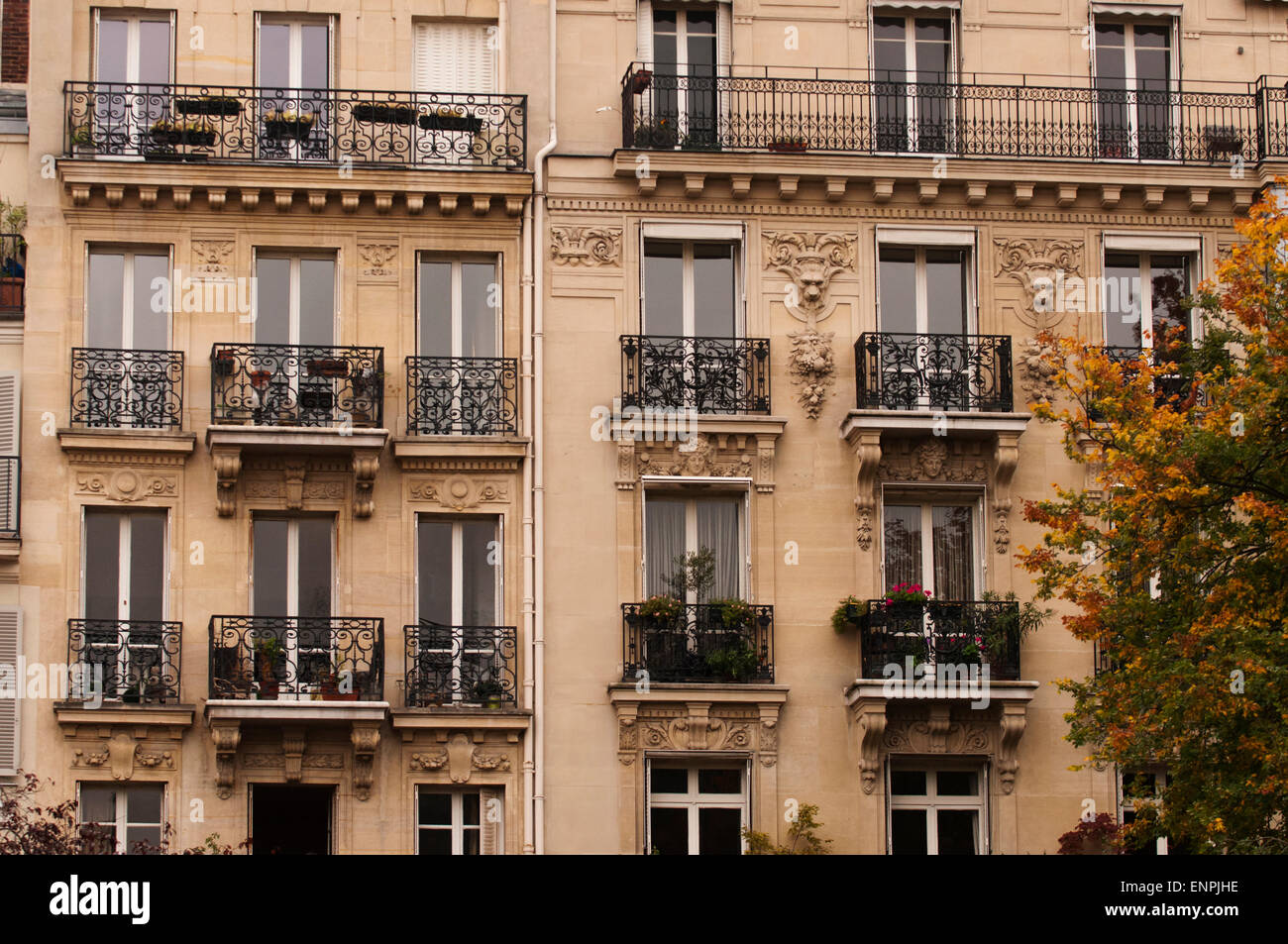 Paris apartments balcony hi-res stock photography and images - Alamy