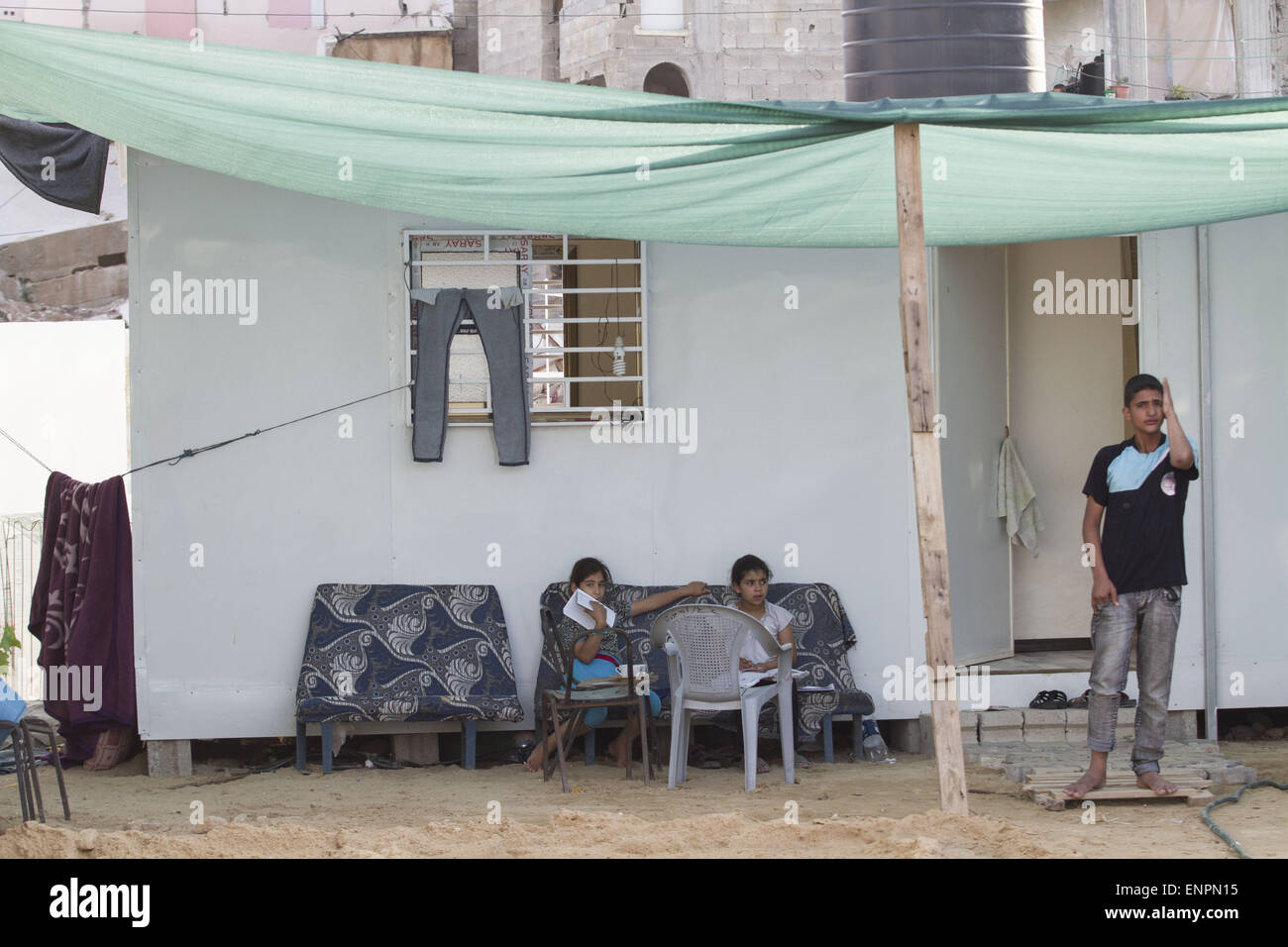 Beit Hanoun, The Gaza Strip, Palestine. 9th May, 2015. Palestinians ...