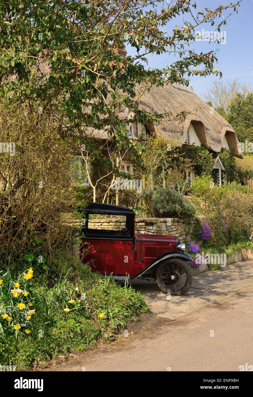 Austin 7 car and thatched cottage Stock Photo - Alamy