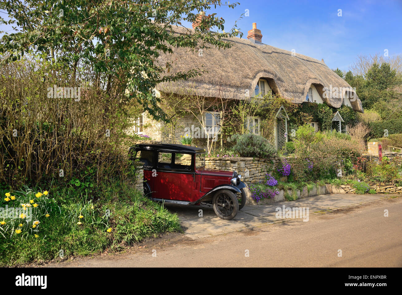 Austin 7 car and thatched cottage Stock Photo - Alamy