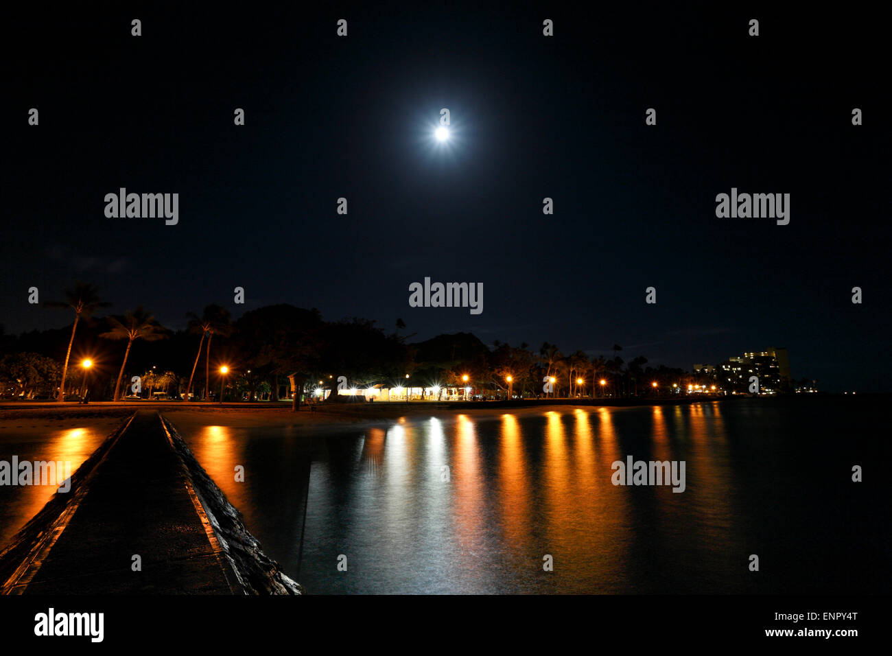 Ocean reflecting moon hi-res stock photography and images - Alamy