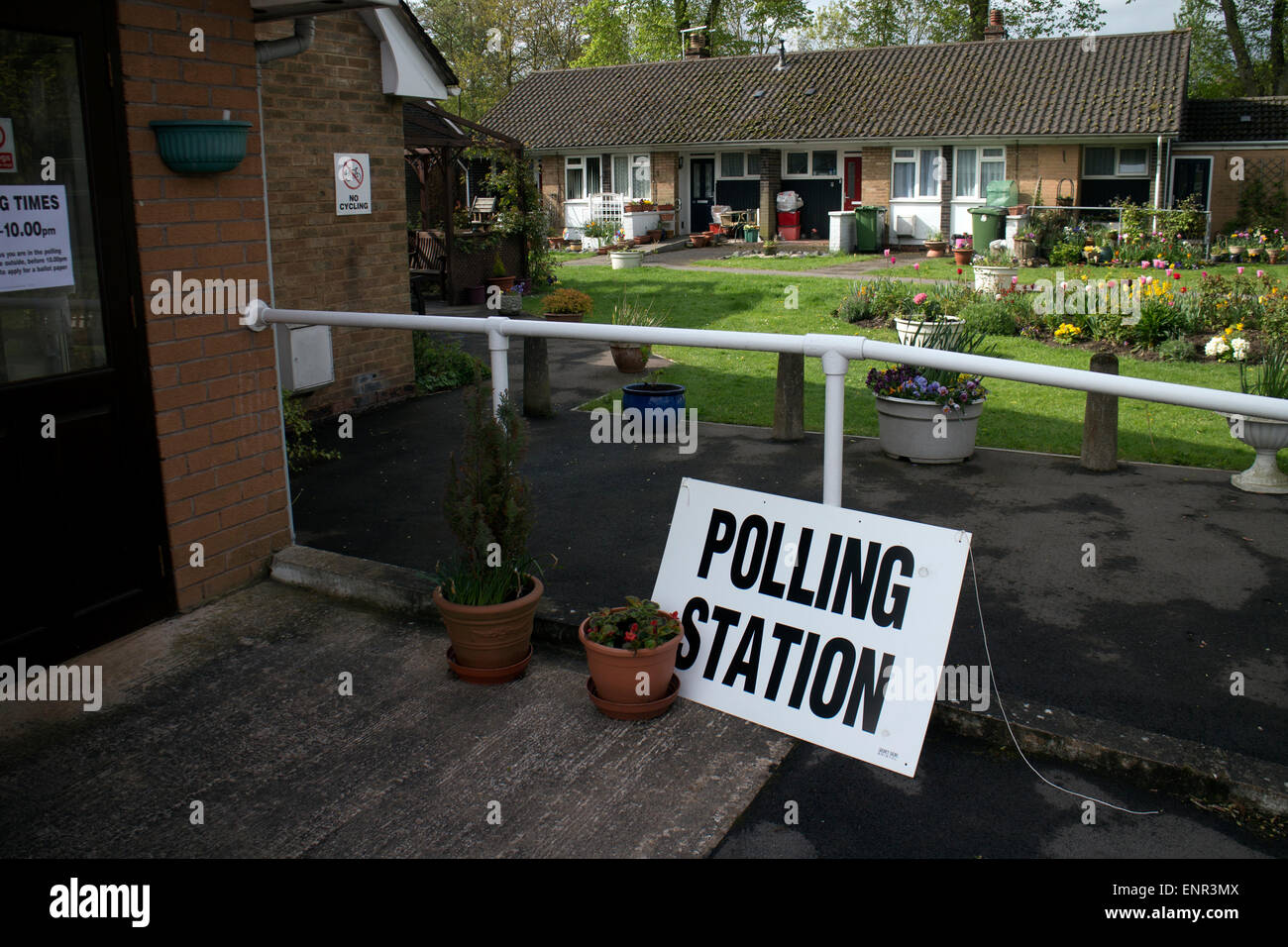 English polling station hi-res stock photography and images - Alamy