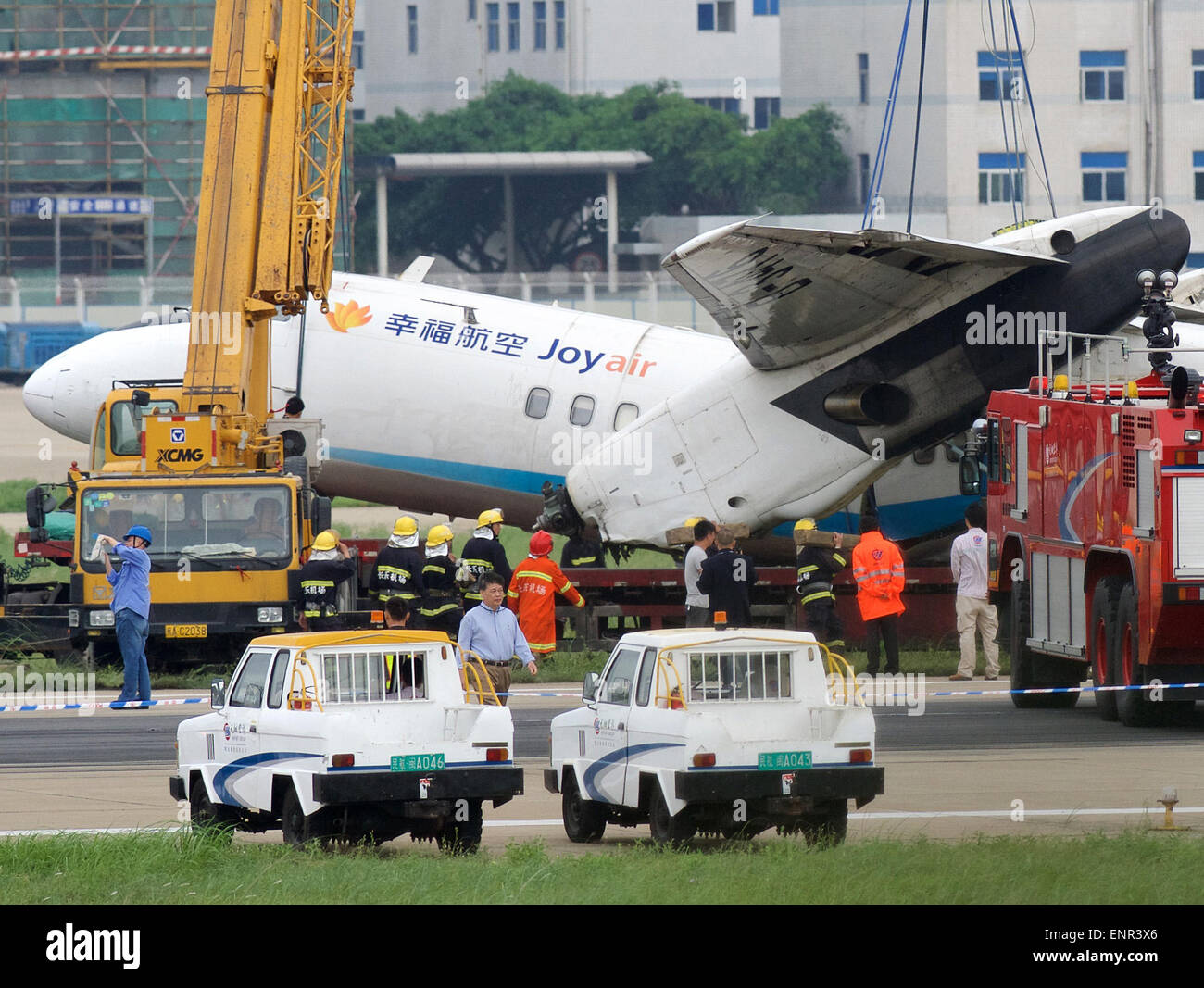 Fuzhou, China's Fujian Province. 10th May, 2015. Rescuers work at the ...
