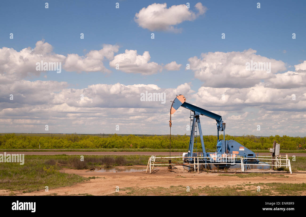A device used for oil exploration in Texas Stock Photo - Alamy