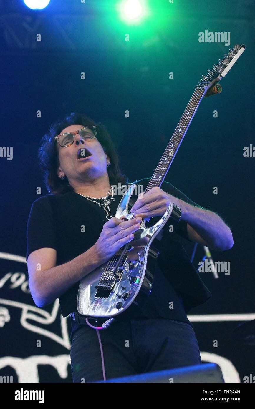 Steve vai on stage hi-res stock photography and images - Alamy
