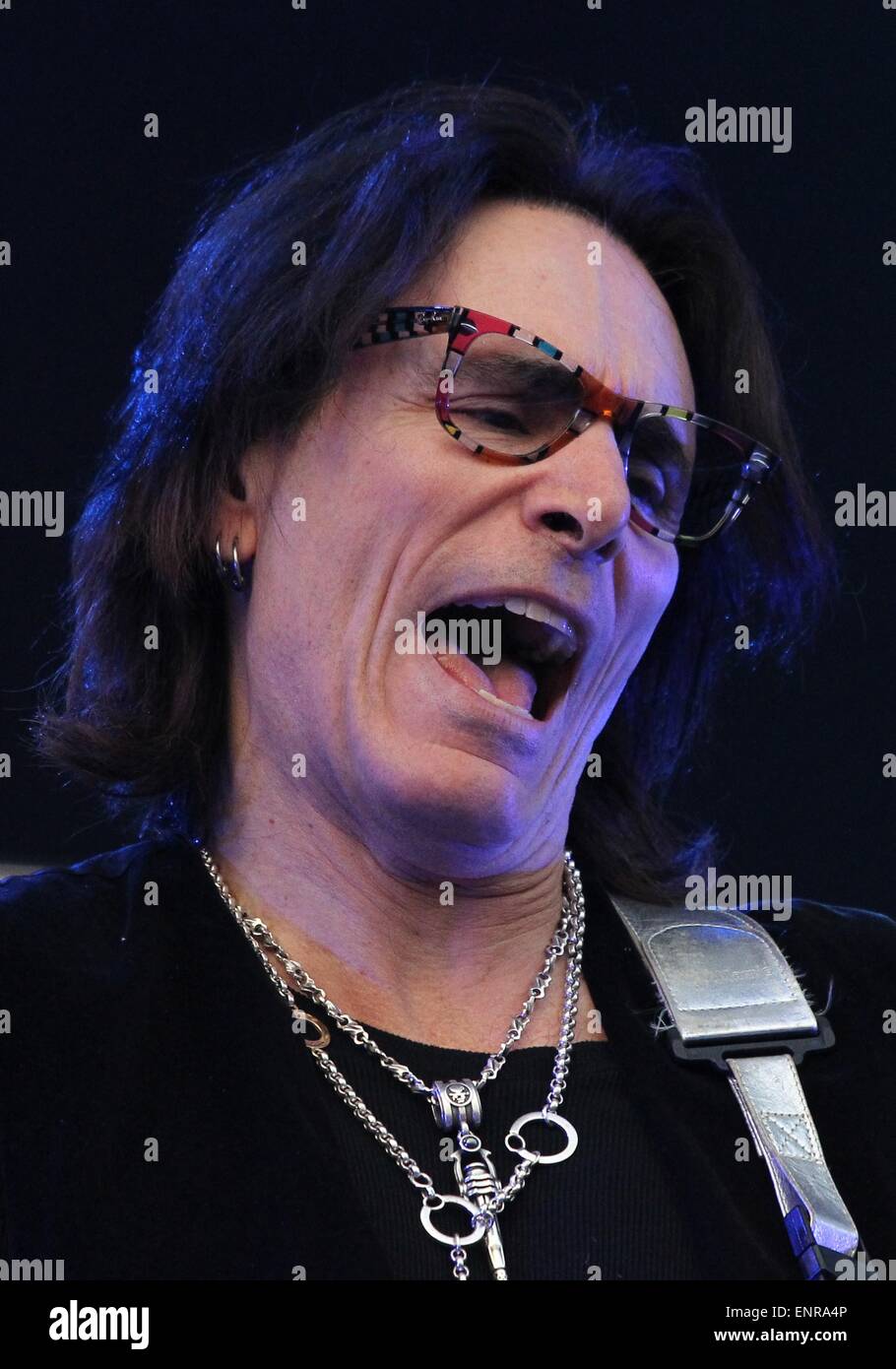 Las Vegas, NV, USA. 9th May, 2015. Steve Vai on stage for Rock in Rio ...