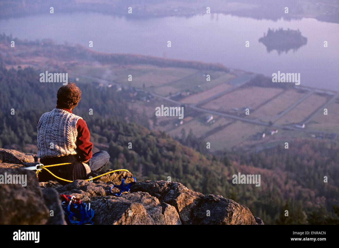 Man sitting on side cliff hi-res stock photography and images - Alamy
