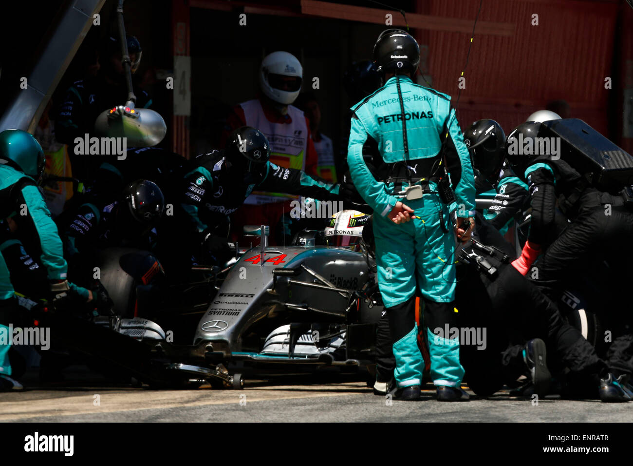 Mercedes pit crew lewis hamilton hi-res stock photography and images ...