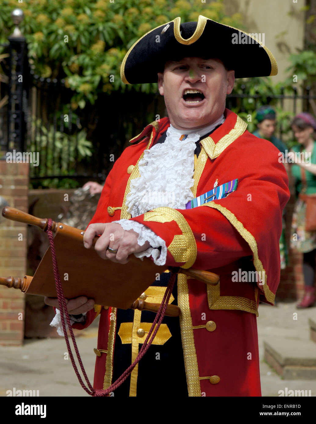 Town Crier announcing the news Stock Photo - Alamy