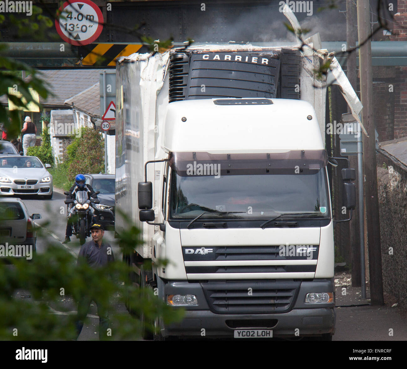 Lorry bridge strike hi-res stock photography and images - Alamy