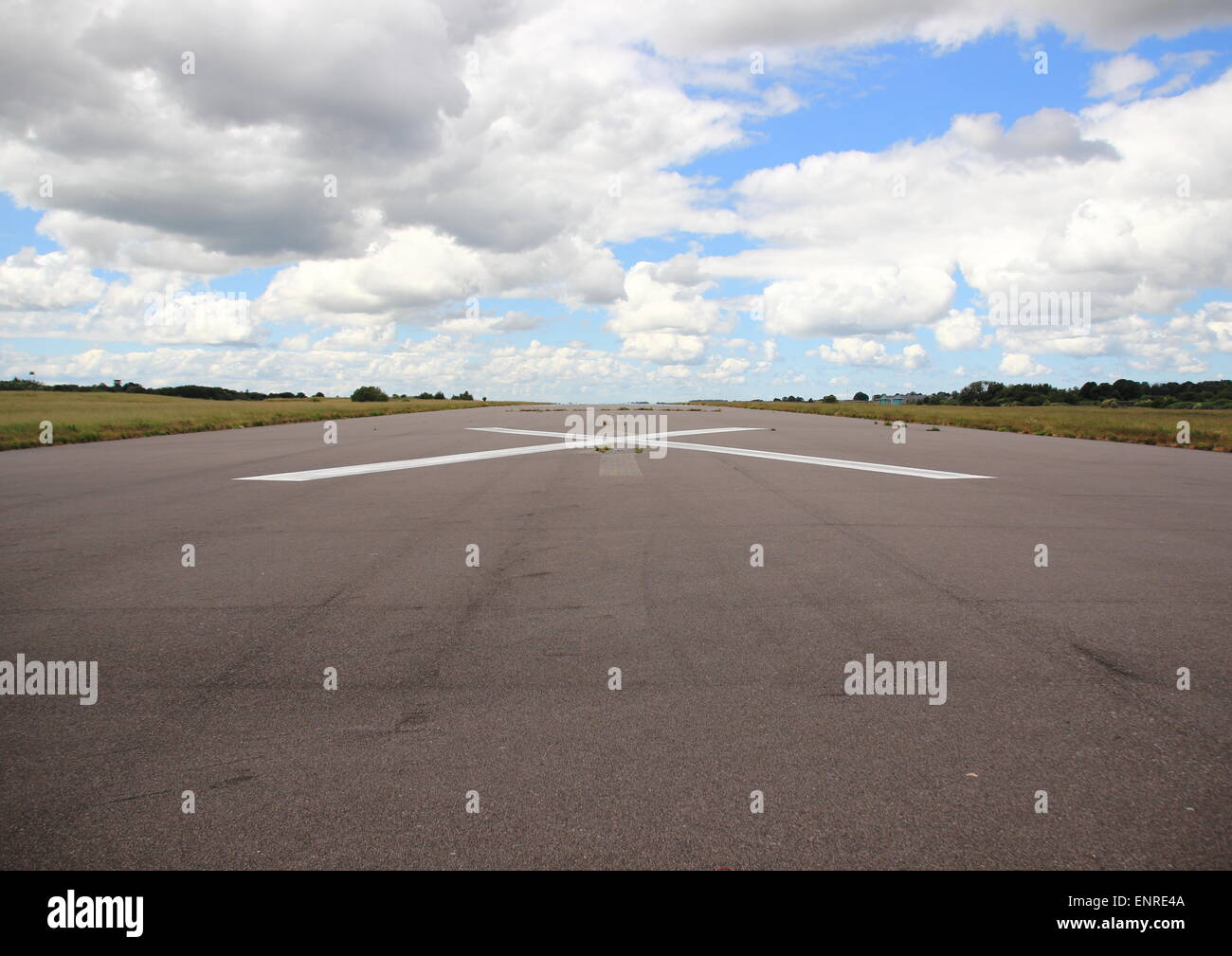 Empty airfield hi-res stock photography and images - Alamy