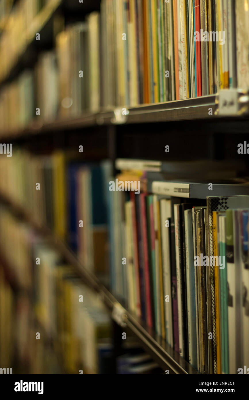 Book row hi-res stock photography and images - Alamy