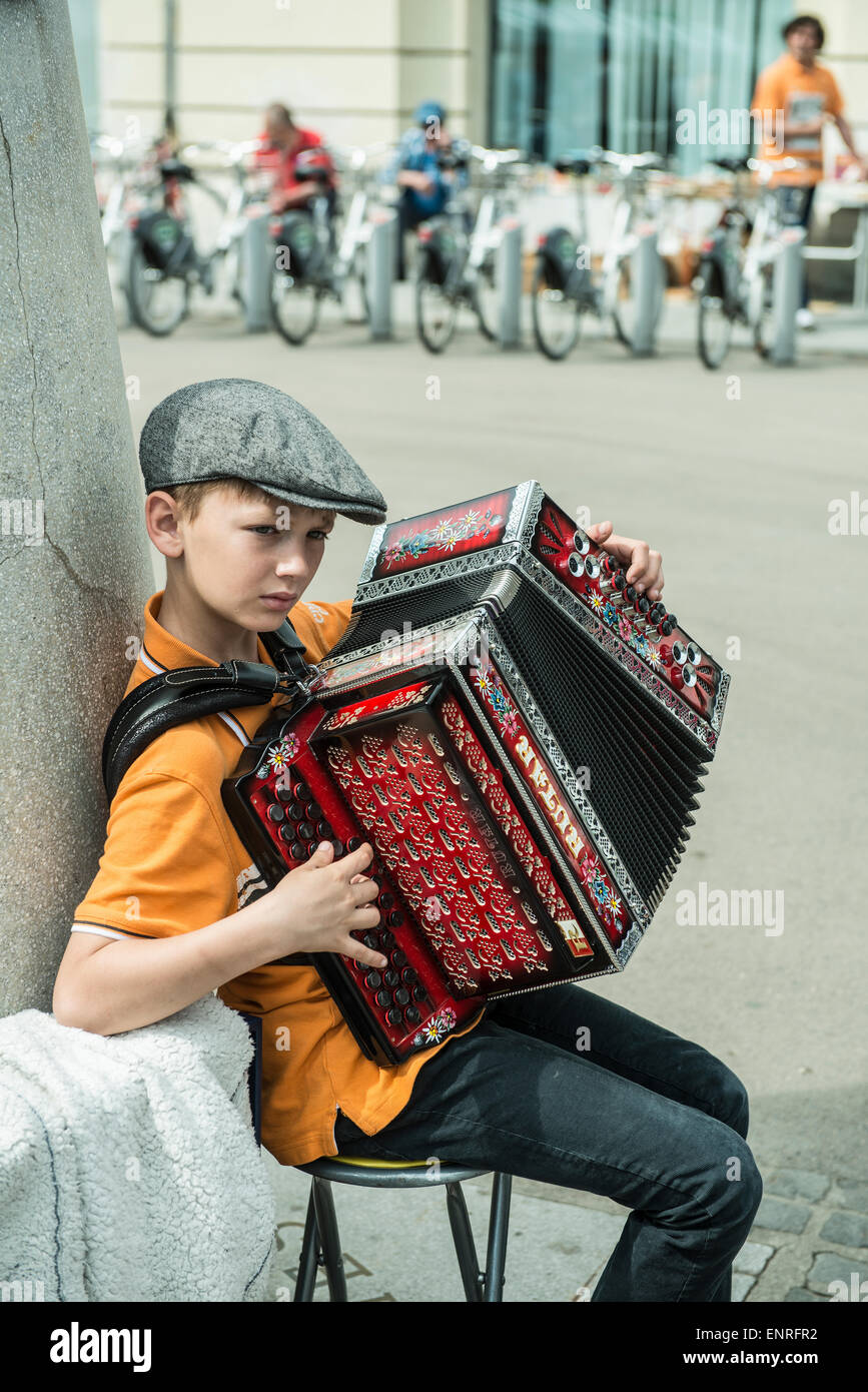Concertina player hi-res stock photography and images - Alamy