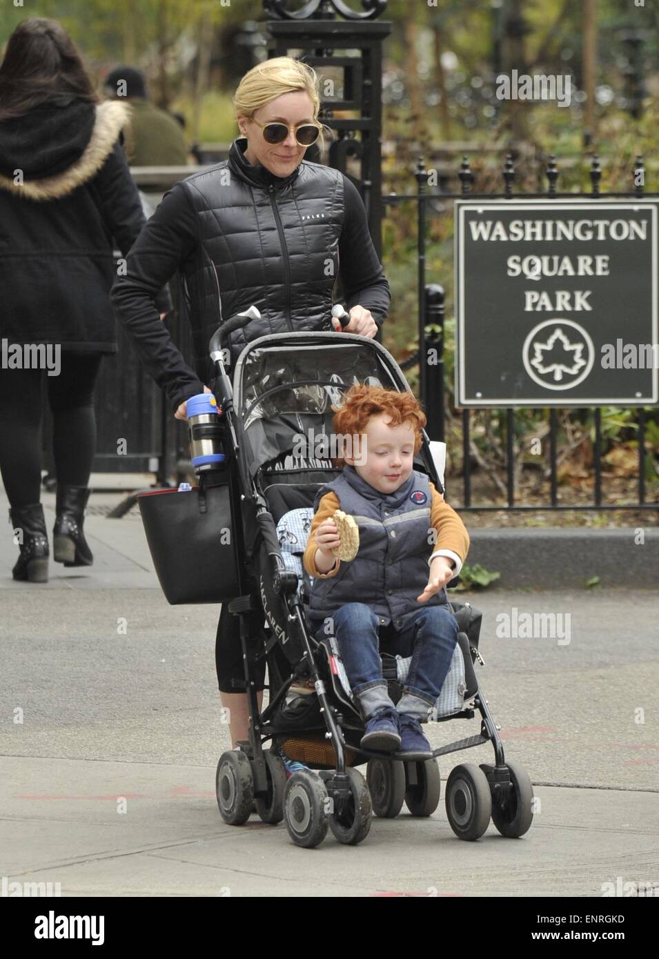Jane Krakowski and her son Bennett out for a stroll near Washington ...