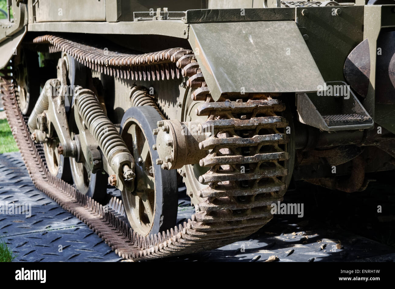 Continuous track of ww2 army tank Stock Photo - Alamy