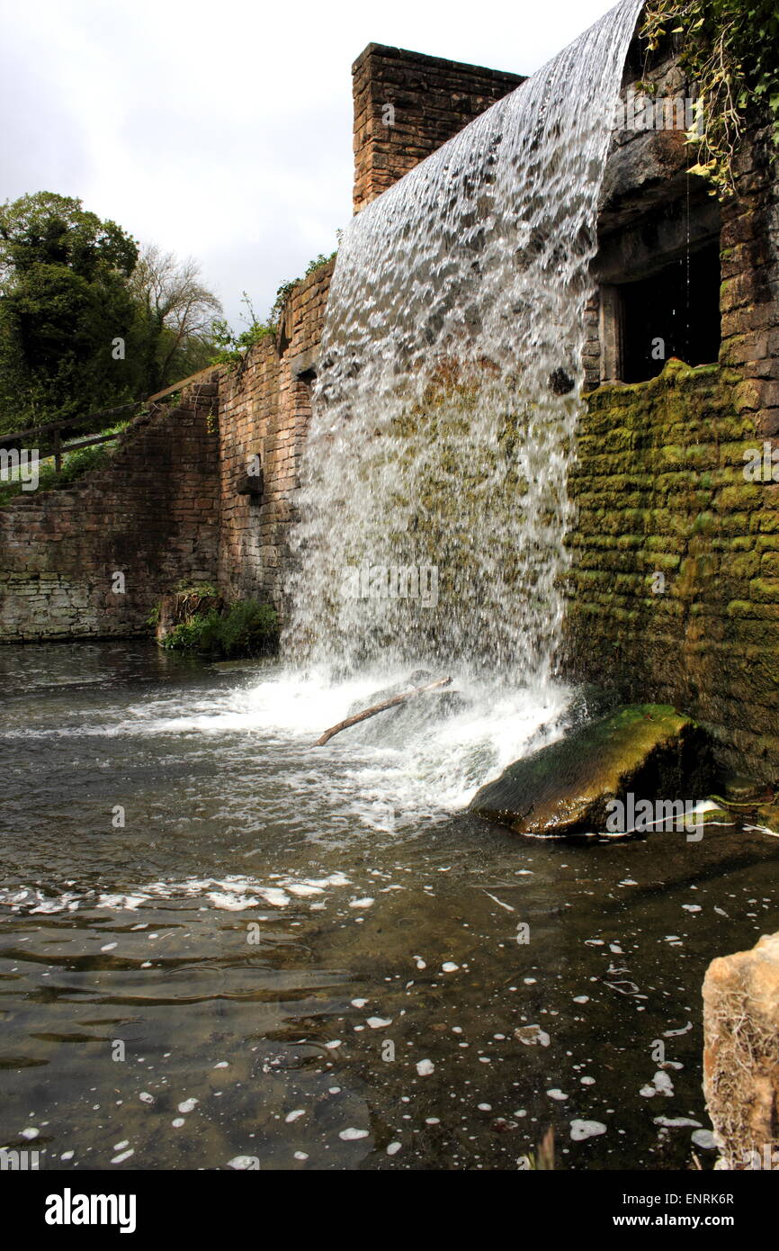 Waterfall flowing pond newstead abbey hi-res stock photography and ...