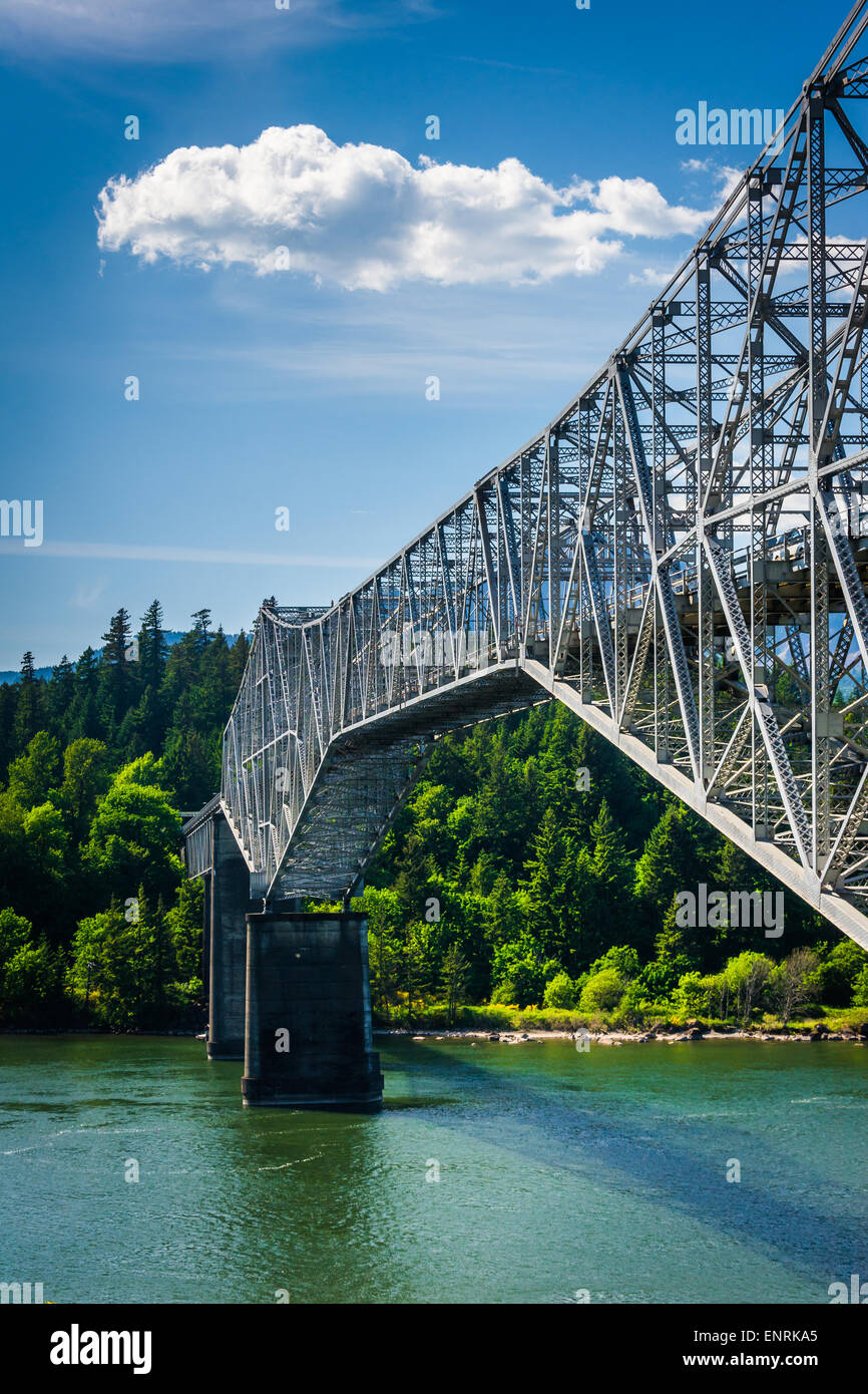 The Bridge of the Gods, over the Columbia River, in Cascade Locks ...