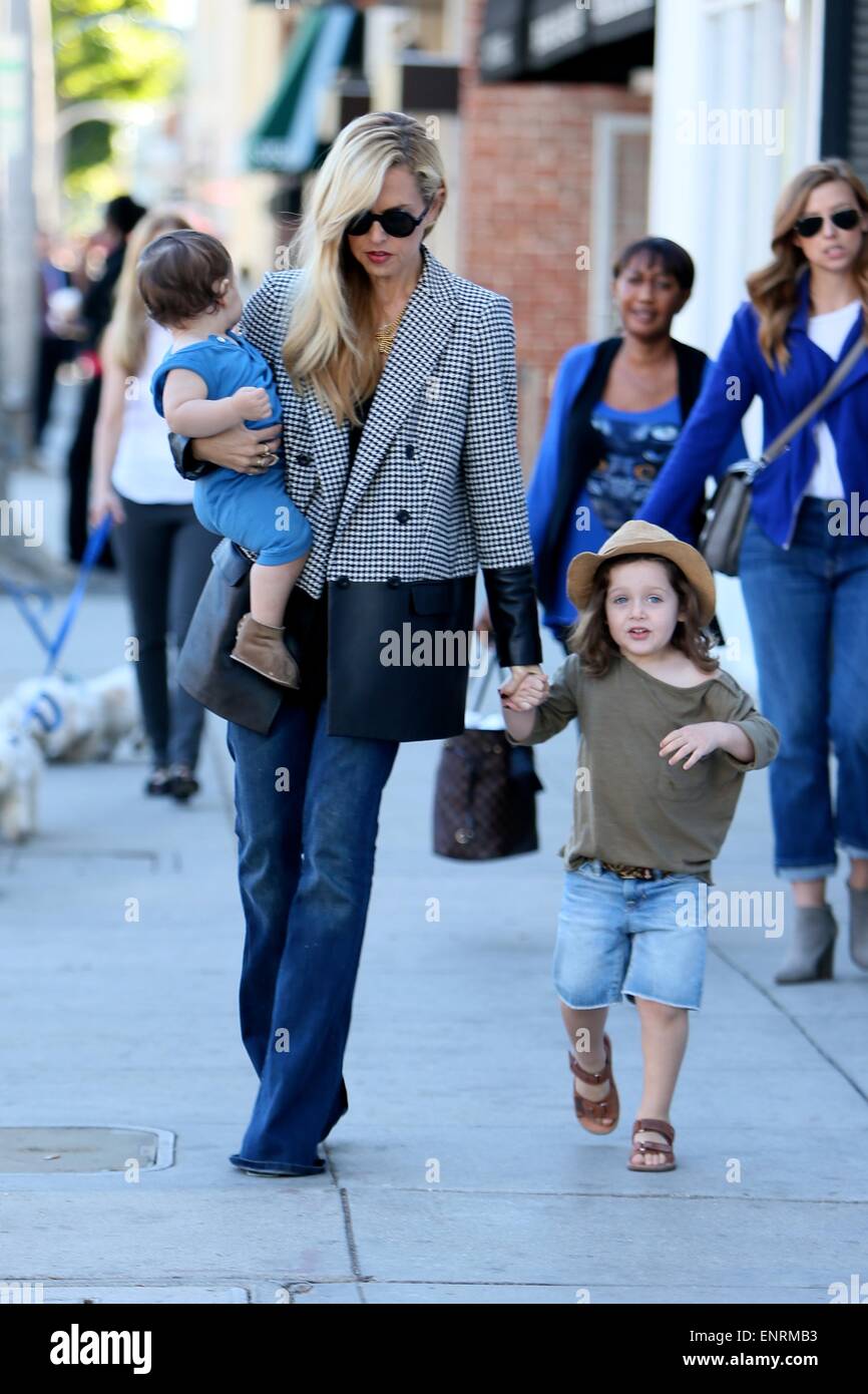 Rachel Zoe taking her sons Skyler and Kaius out for frozen yogurt in ...