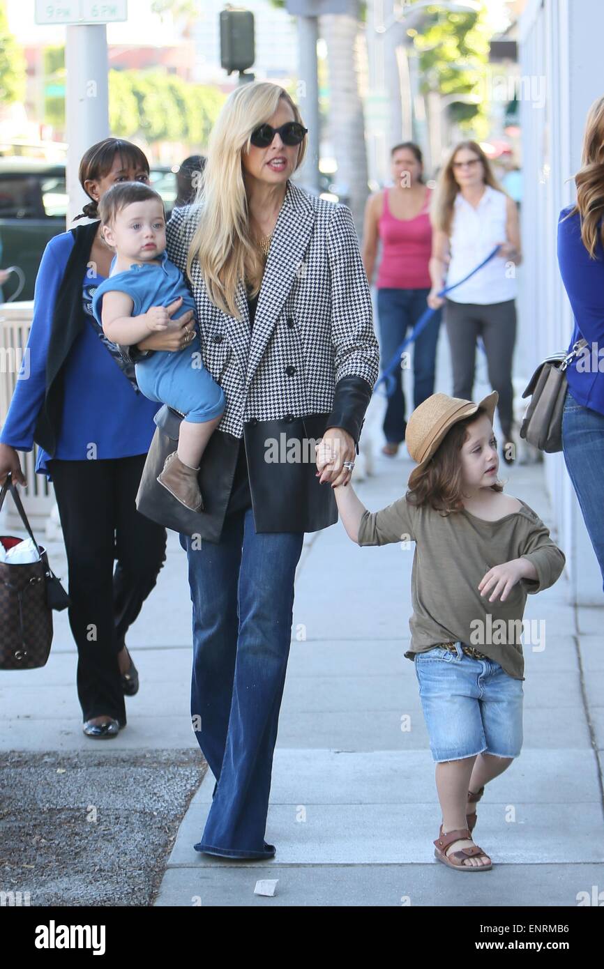 Rachel Zoe taking her sons Skyler and Kaius out for frozen yogurt in ...