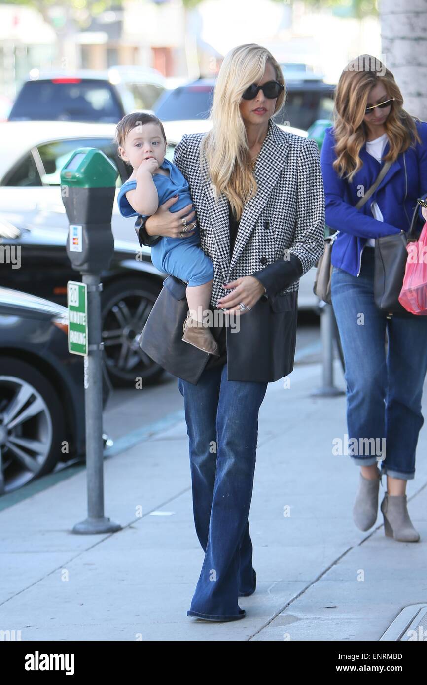 Rachel Zoe taking her sons Skyler and Kaius out for frozen yogurt in ...