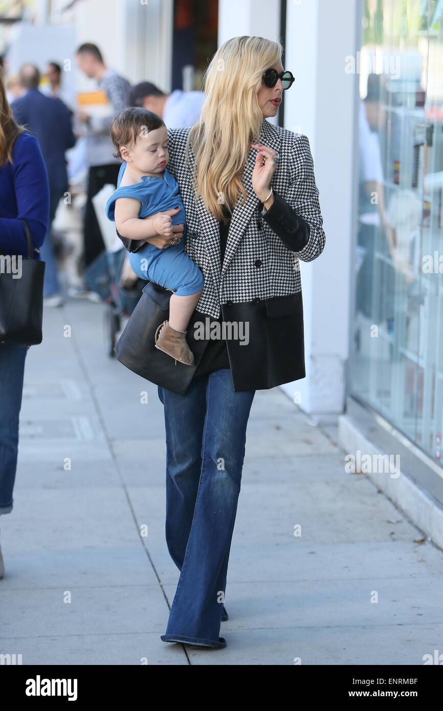 Rachel Zoe taking her sons Skyler and Kaius out for frozen yogurt in ...