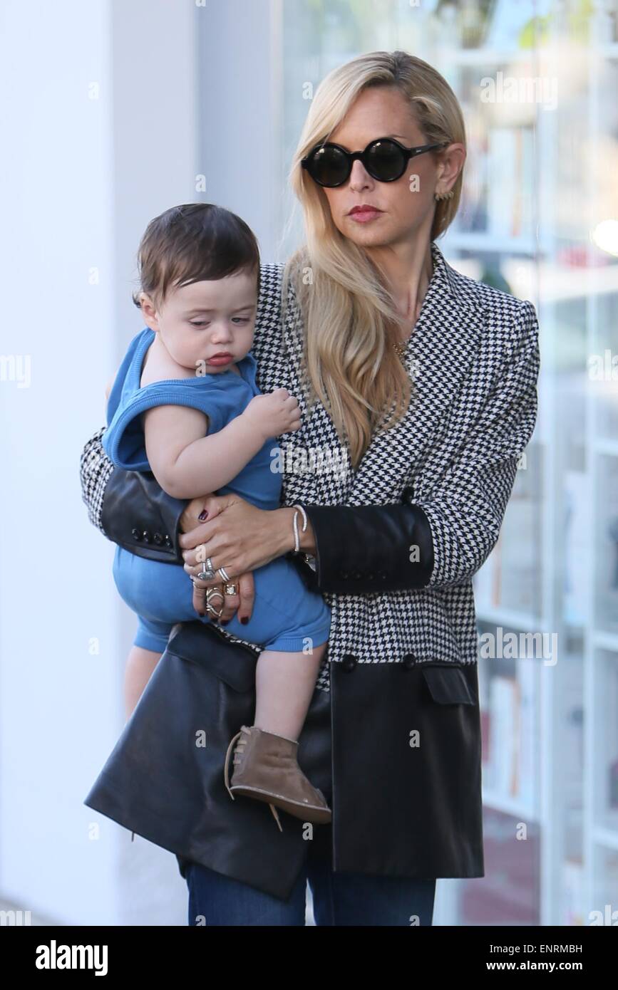 Rachel Zoe taking her sons Skyler and Kaius out for frozen yogurt in ...
