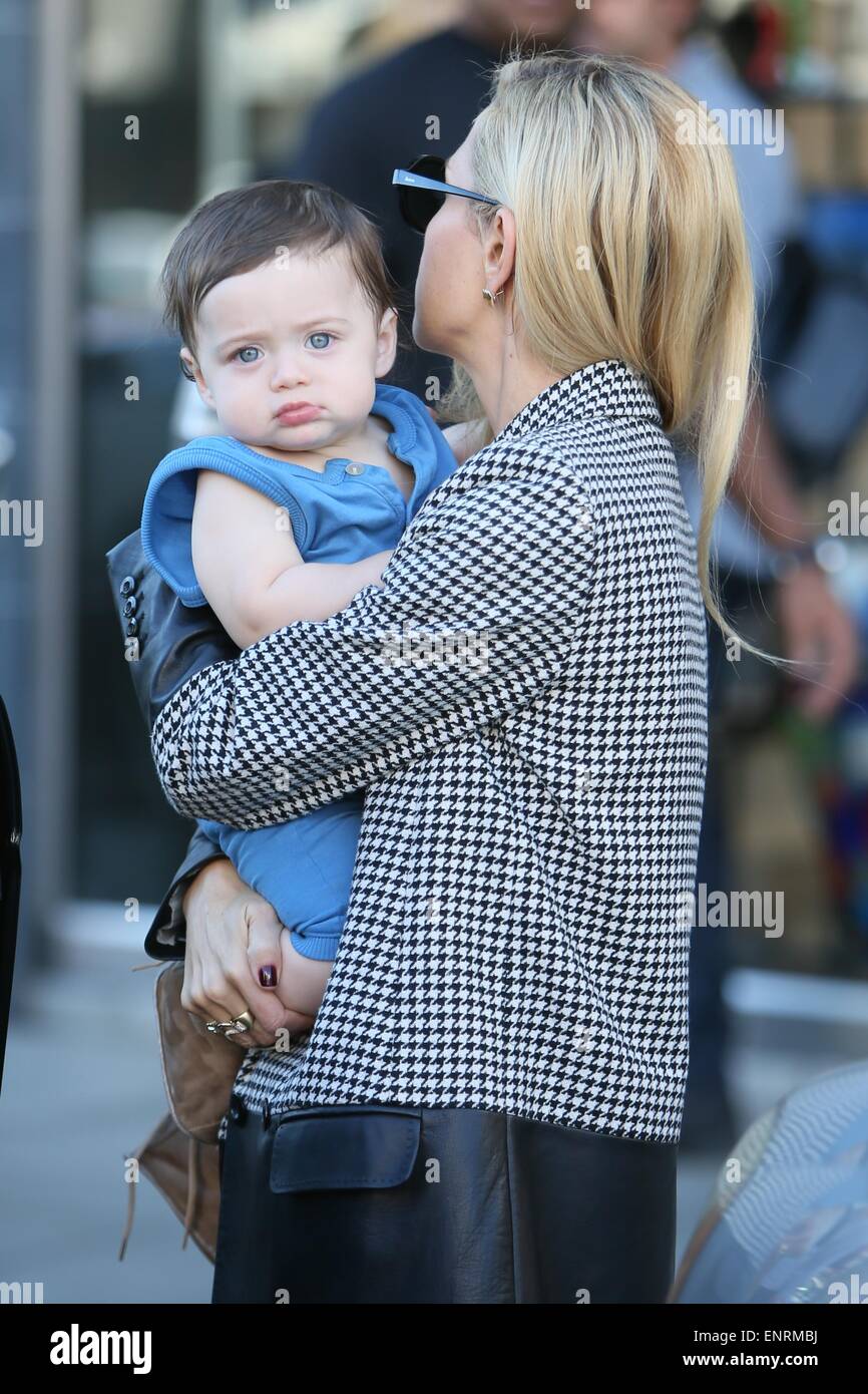 Rachel Zoe taking her sons Skyler and Kaius out for frozen yogurt in ...