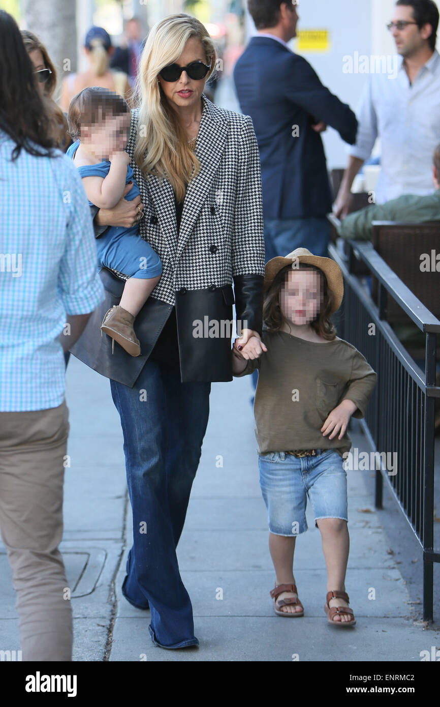 Rachel Zoe taking her sons Skyler and Kaius out for frozen yogurt in ...