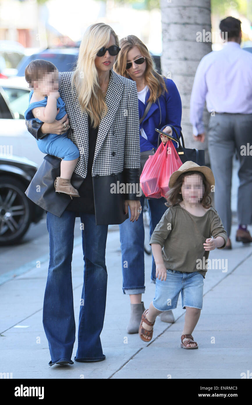 Rachel Zoe taking her sons Skyler and Kaius out for frozen yogurt in ...