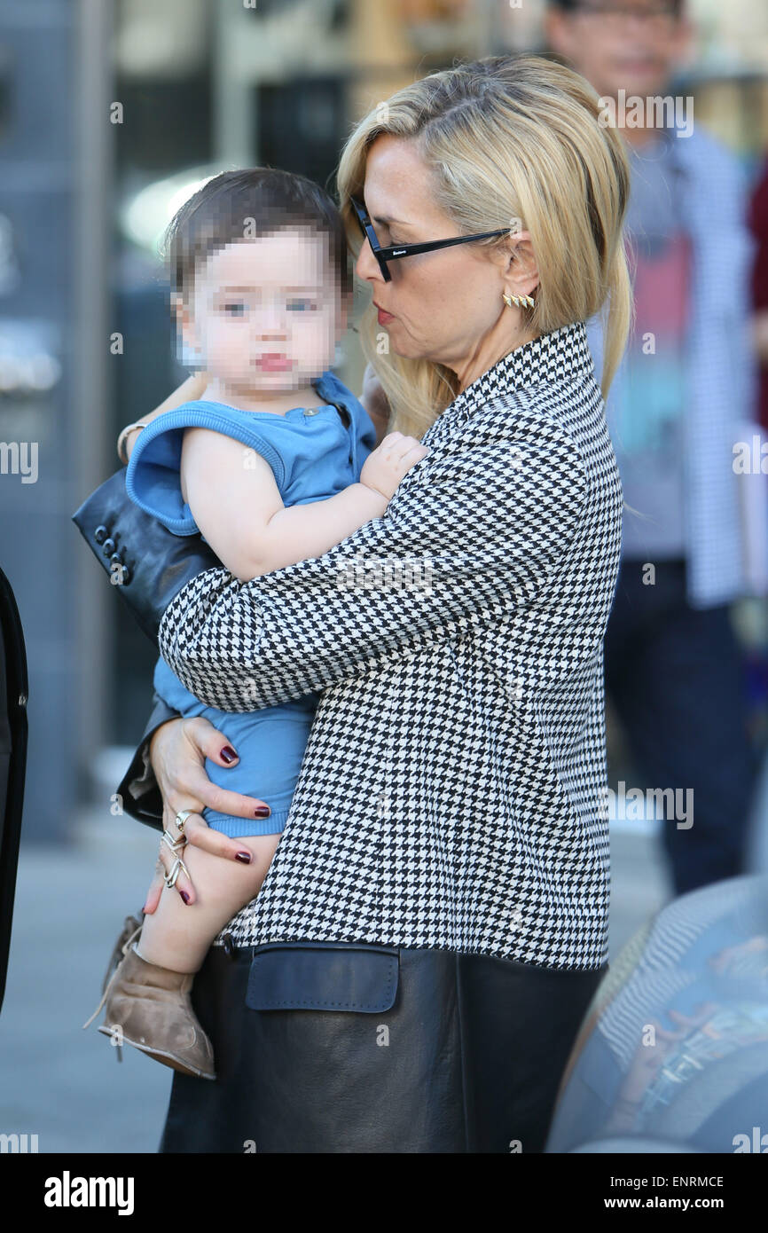 Rachel Zoe taking her sons Skyler and Kaius out for frozen yogurt in ...