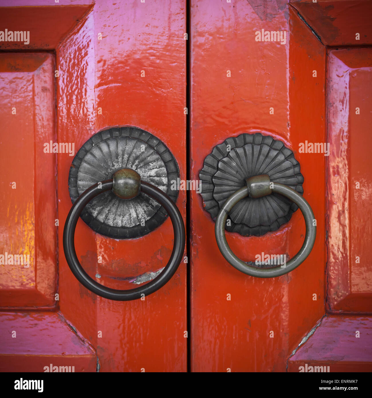 Red chinese door at Hong Kong Temple Stock Photo - Alamy