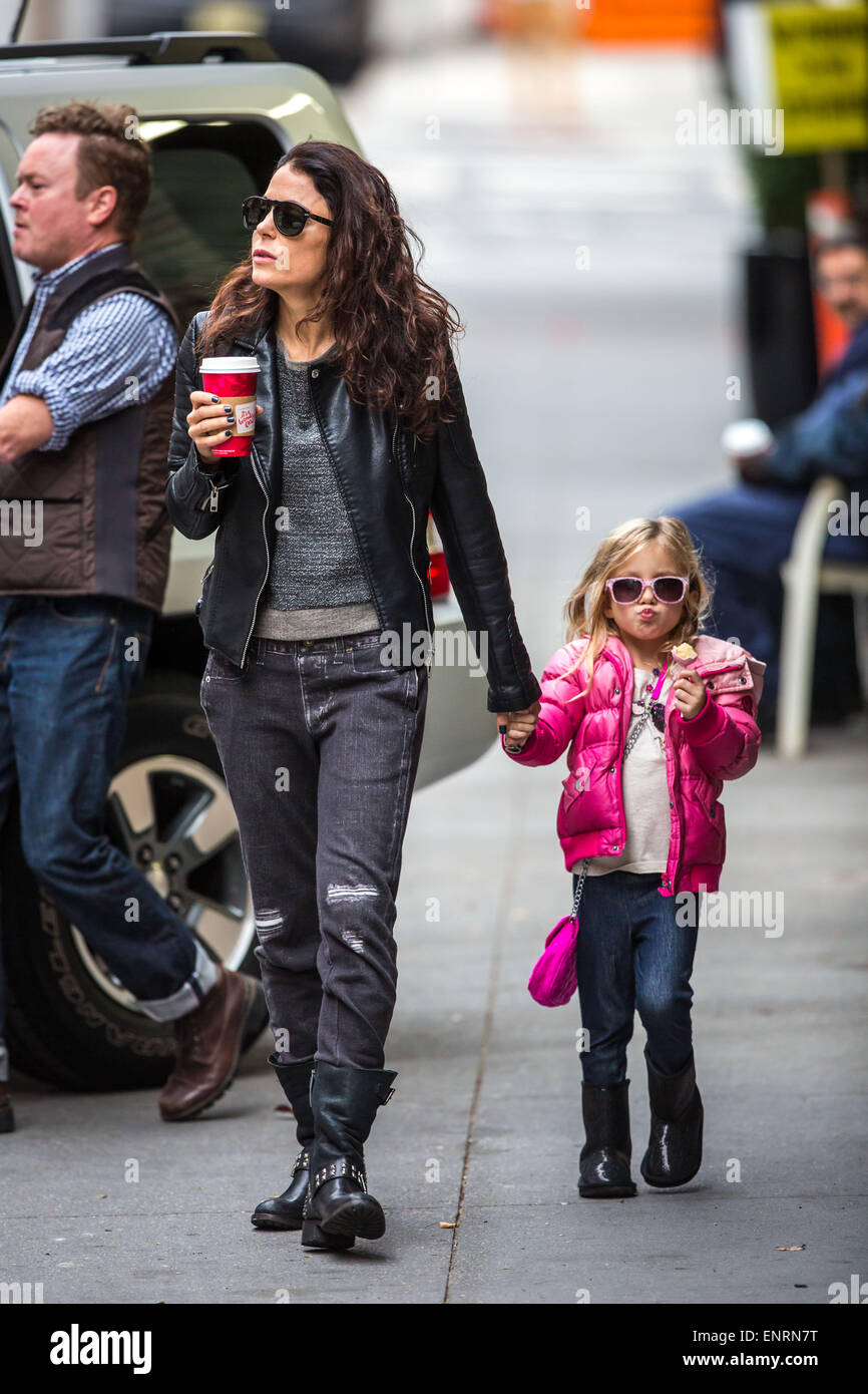 Bethenny Frankel and her daughter Bryn go out to Starbucks in Tribeca ...