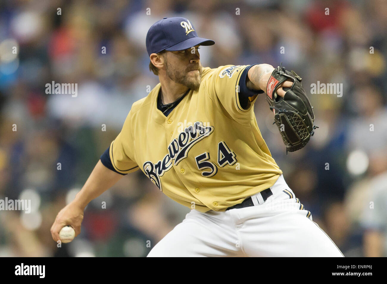 Milwaukee, WI, USA. 9th May, 2015. Chicago Cubs relief pitcher Neil ...